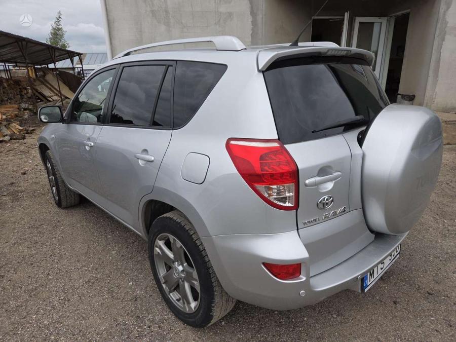 Pelēks Toyota RAV4 2006 Šauļi, ar dzinēja tilpumu 2.23 L un nobraukumu 239 tūkst. km par 3380 €, foto 9 vietnē AUTOMOTO.COM.LV