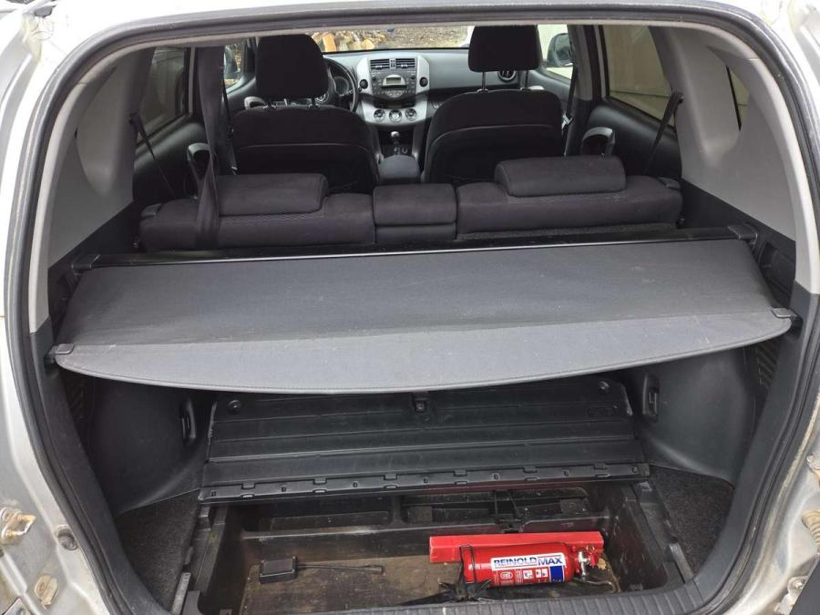Pelēks Toyota RAV4 2006 Šauļi, ar dzinēja tilpumu 2.23 L un nobraukumu 239 tūkst. km par 3380 €, foto 12 vietnē AUTOMOTO.COM.LV