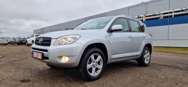 Grey Toyota RAV4 2006 in Riga, with an engine capacity of 2.20 L and mileage of 179 thousand km for 5850 €, photo 1 on AUTOMOTO.COM.LV