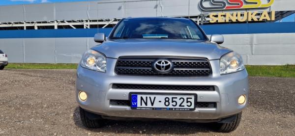 Grey Toyota RAV4 2006 in Riga, with an engine capacity of 2.20 L and mileage of 179 thousand km for 5850 €, photo 4 on AUTOMOTO.COM.LV