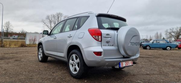 Grey Toyota RAV4 2006 in Riga, with an engine capacity of 2.20 L and mileage of 179 thousand km for 5850 €, photo 5 on AUTOMOTO.COM.LV