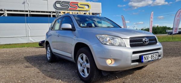 Grey Toyota RAV4 2006 in Riga, with an engine capacity of 2.20 L and mileage of 179 thousand km for 5850 €, photo 8 on AUTOMOTO.COM.LV