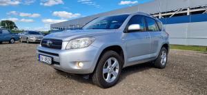 Grey Toyota RAV4 2006 in Daugavpils, with an engine capacity of 2.20 L and mileage of 179 thousand km for 5850 €, photo  on AUTOMOTO.COM.LV