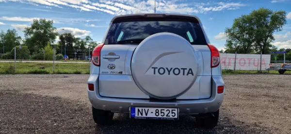 Grey Toyota RAV4 2006 in Daugavpils, with an engine capacity of 2.20 L and mileage of 179 thousand km for 5850 €, photo 4 on AUTOMOTO.COM.LV