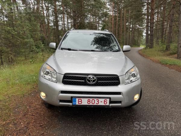 Grey Toyota RAV4 2006 in Daugavpils, with an engine capacity of 2.20 L and mileage of 0 thousand km for 3200 €, photo 9 on AUTOMOTO.COM.LV