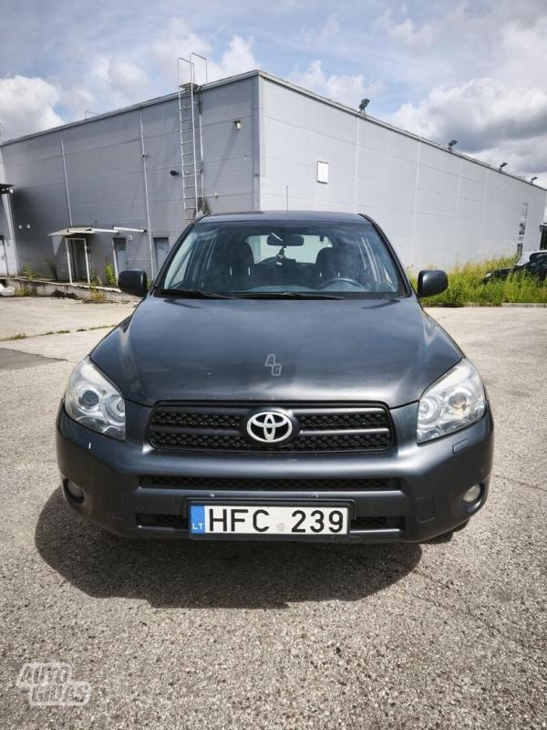 Pelēks Toyota RAV4 2006 Kauņa, ar dzinēja tilpumu 2.20 L un nobraukumu 245 tūkst. km par 1950 €, foto 2 vietnē AUTOMOTO.COM.LV