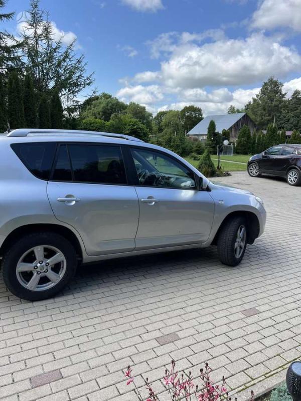 Grey Toyota RAV4 2006 in Silale, with an engine capacity of 2.23 L and mileage of 297 thousand km for 4150 €, photo 4 on AUTOMOTO.COM.LV