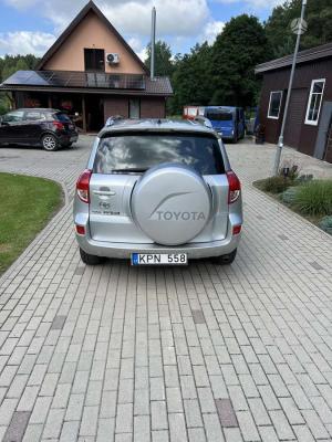 Pelēks Toyota RAV4 2006 Šilalė, ar dzinēja tilpumu 2.23 L un nobraukumu 297 tūkst. km par 4150 €, foto 6 vietnē AUTOMOTO.COM.LV