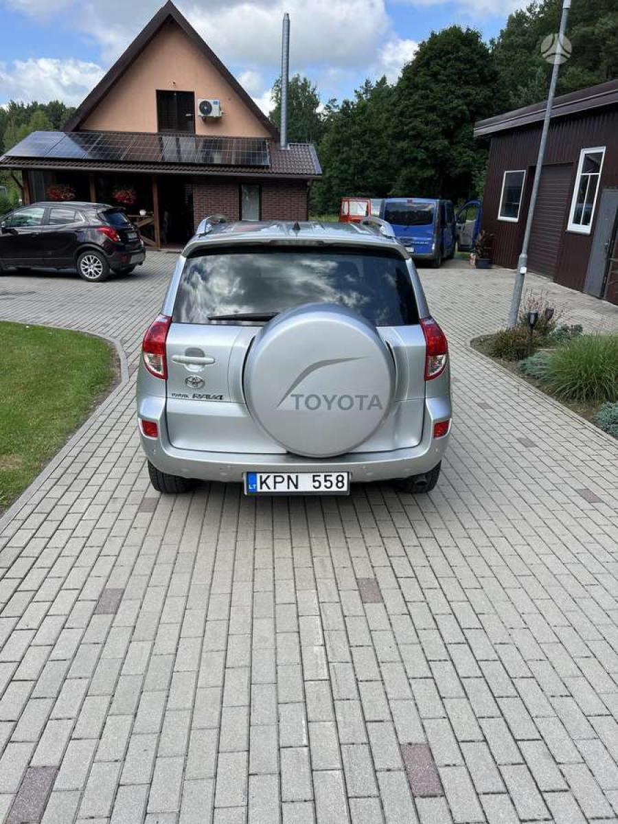 Pelēks Toyota RAV4 2006 Šilalė, ar dzinēja tilpumu 2.23 L un nobraukumu 297 tūkst. km par 4150 €, foto 6 vietnē AUTOMOTO.COM.LV