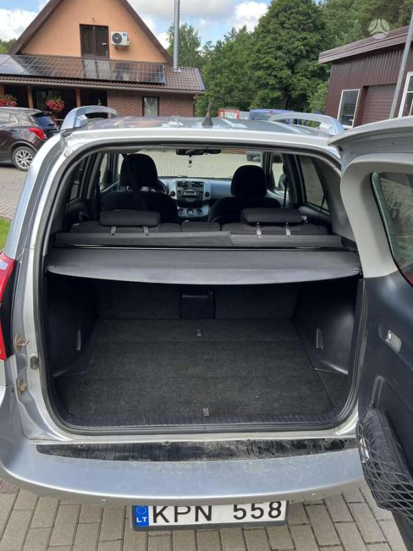 Grey Toyota RAV4 2006 in Silale, with an engine capacity of 2.23 L and mileage of 297 thousand km for 4150 €, photo 6 on AUTOMOTO.COM.LV