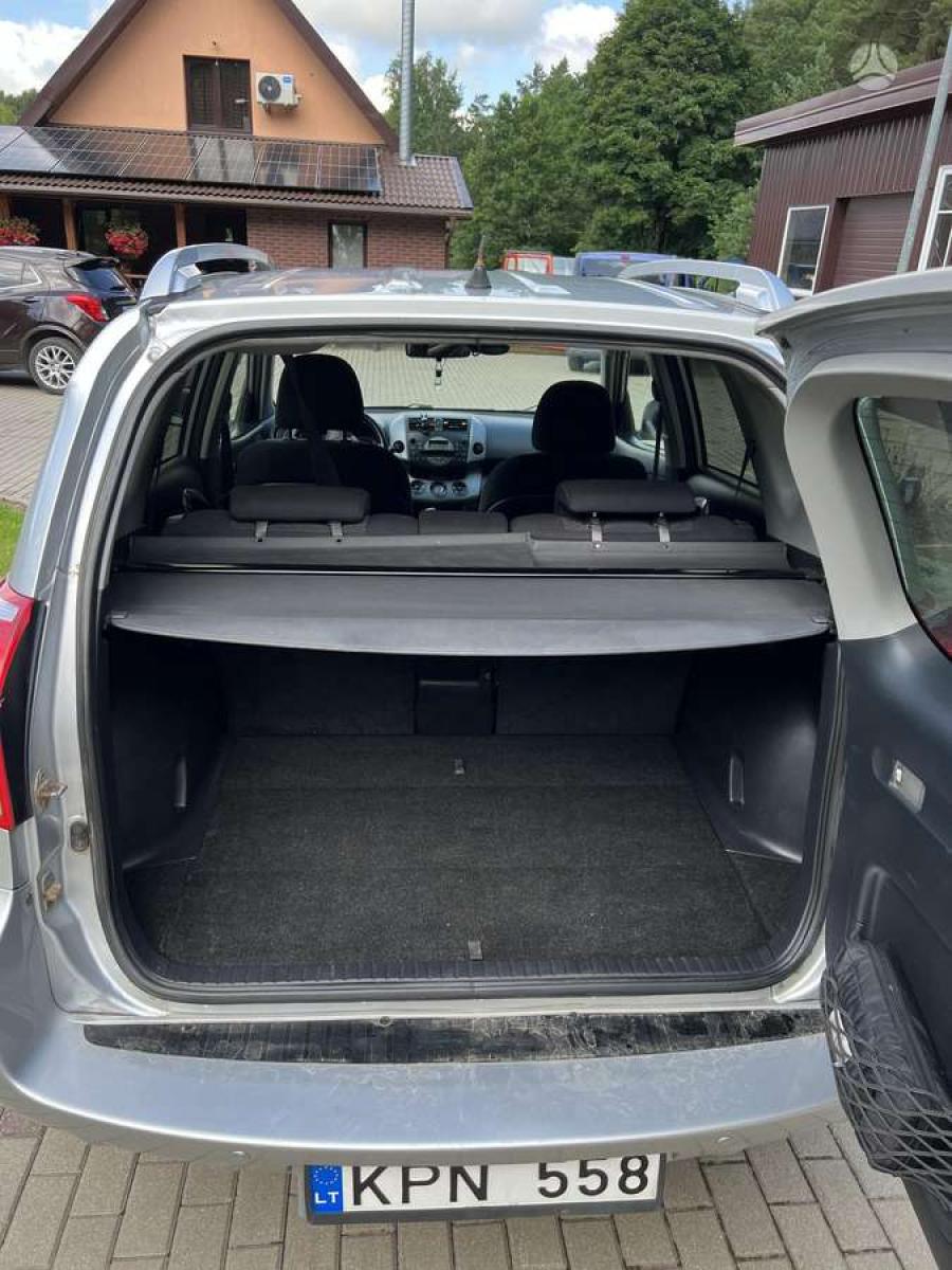 Pelēks Toyota RAV4 2006 Šilalė, ar dzinēja tilpumu 2.23 L un nobraukumu 297 tūkst. km par 4150 €, foto 7 vietnē AUTOMOTO.COM.LV