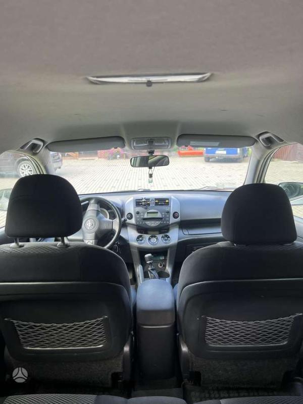 Grey Toyota RAV4 2006 in Silale, with an engine capacity of 2.23 L and mileage of 297 thousand km for 4150 €, photo 7 on AUTOMOTO.COM.LV