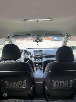 Pelēks Toyota RAV4 2006 Šilalė, ar dzinēja tilpumu 2.23 L un nobraukumu 297 tūkst. km par 4150 €, foto 8 vietnē AUTOMOTO.COM.LV