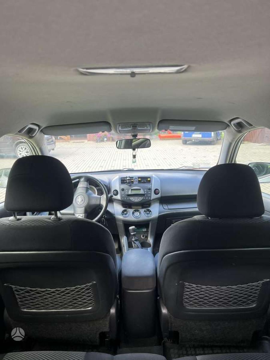 Pelēks Toyota RAV4 2006 Šilalė, ar dzinēja tilpumu 2.23 L un nobraukumu 297 tūkst. km par 4150 €, foto 8 vietnē AUTOMOTO.COM.LV