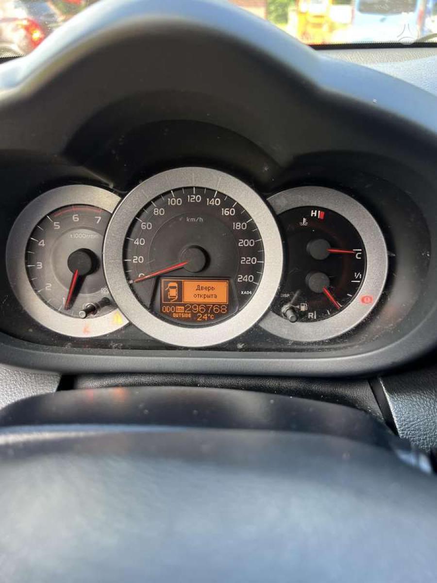 Pelēks Toyota RAV4 2006 Šilalė, ar dzinēja tilpumu 2.23 L un nobraukumu 297 tūkst. km par 4150 €, foto 10 vietnē AUTOMOTO.COM.LV