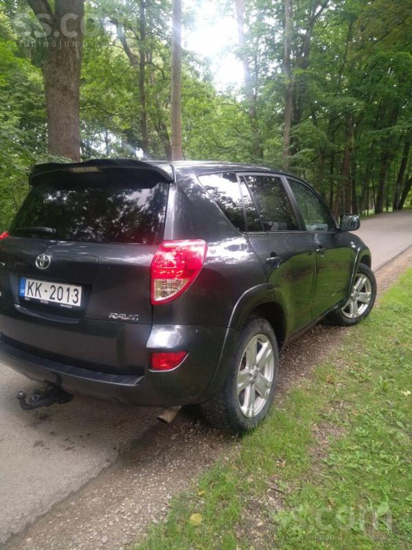 Grey Toyota RAV4 2006 in Bauska, with an engine capacity of 2.20 L and mileage of 0 thousand km for 3200 €, photo 5 on AUTOMOTO.COM.LV