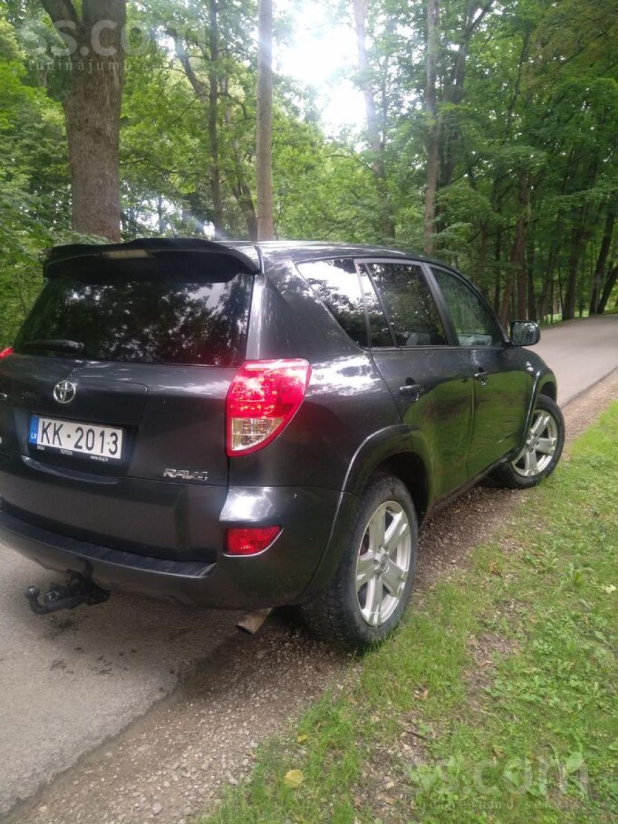 Grey Toyota RAV4 2006 in Bauska, with an engine capacity of 2.20 L and mileage of 0 thousand km for 3200 €, photo 6 on AUTOMOTO.COM.LV