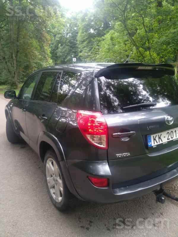Grey Toyota RAV4 2006 in Bauska, with an engine capacity of 2.20 L and mileage of 0 thousand km for 3200 €, photo 6 on AUTOMOTO.COM.LV
