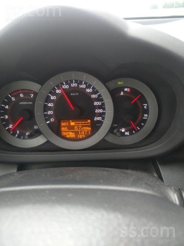 Pelēks Toyota RAV4 2006 Bauska, ar dzinēja tilpumu 2.20 L un nobraukumu 0 tūkst. km par 3200 €, foto 3 vietnē AUTOMOTO.COM.LV