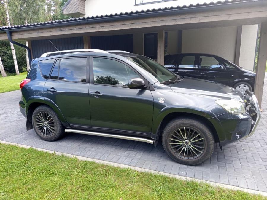 Pelēks Toyota RAV4 2006 Jelgava, ar dzinēja tilpumu 2.20 L un nobraukumu 258 tūkst. km par 3700 €, foto 6 vietnē AUTOMOTO.COM.LV