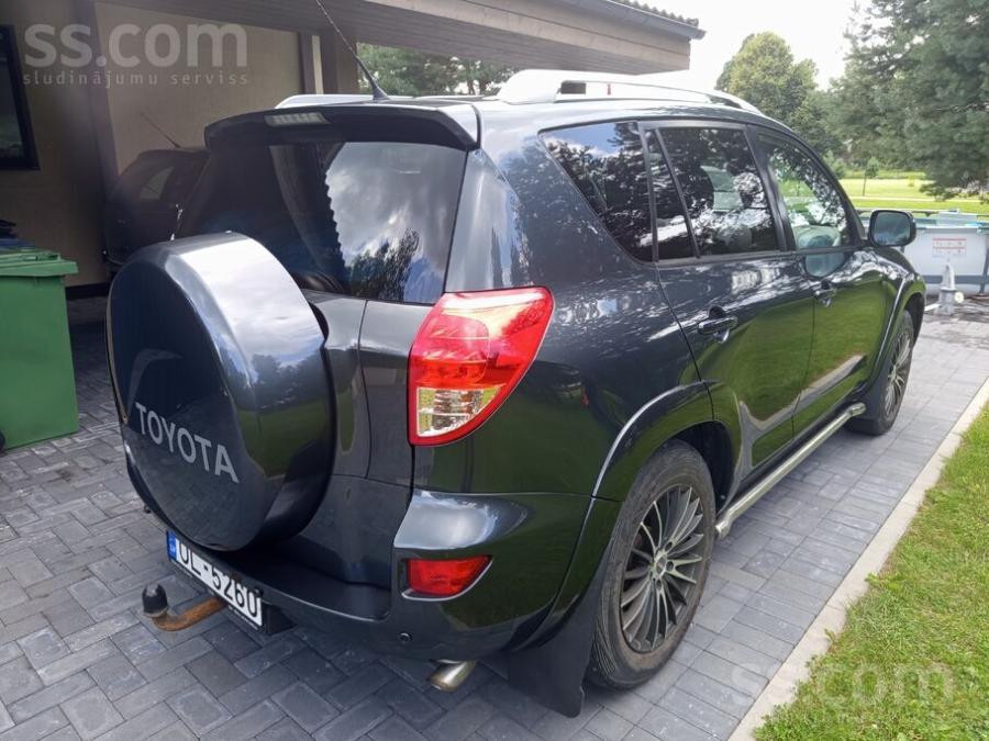 Pelēks Toyota RAV4 2006 Jelgava, ar dzinēja tilpumu 2.20 L un nobraukumu 258 tūkst. km par 3700 €, foto 7 vietnē AUTOMOTO.COM.LV