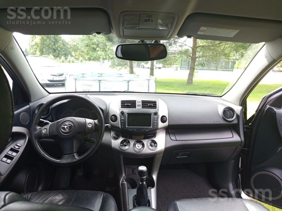 Pelēks Toyota RAV4 2006 Jelgava, ar dzinēja tilpumu 2.20 L un nobraukumu 258 tūkst. km par 3700 €, foto 12 vietnē AUTOMOTO.COM.LV