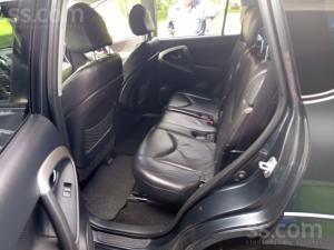 Pelēks Toyota RAV4 2006 Jelgava, ar dzinēja tilpumu 2.20 L un nobraukumu 258 tūkst. km par 3700 €, foto 13 vietnē AUTOMOTO.COM.LV