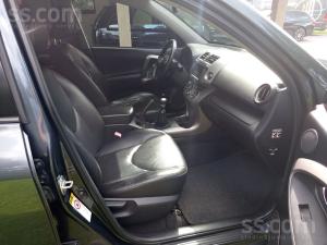 Pelēks Toyota RAV4 2006 Jelgava, ar dzinēja tilpumu 2.20 L un nobraukumu 258 tūkst. km par 3700 €, foto 14 vietnē AUTOMOTO.COM.LV