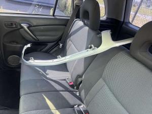 Pelēks Toyota RAV4 2006 Rīga, ar dzinēja tilpumu 2.00 L un nobraukumu 248 tūkst. km par 1690 €, foto 5 vietnē AUTOMOTO.COM.LV