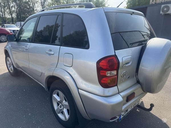 Grey Toyota RAV4 2006 in Riga, with an engine capacity of 2.00 L and mileage of 248 thousand km for 1690 €, photo 5 on AUTOMOTO.COM.LV