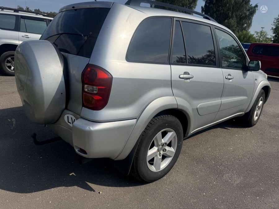 Pelēks Toyota RAV4 2006 Rīga, ar dzinēja tilpumu 2.00 L un nobraukumu 248 tūkst. km par 1690 €, foto 7 vietnē AUTOMOTO.COM.LV