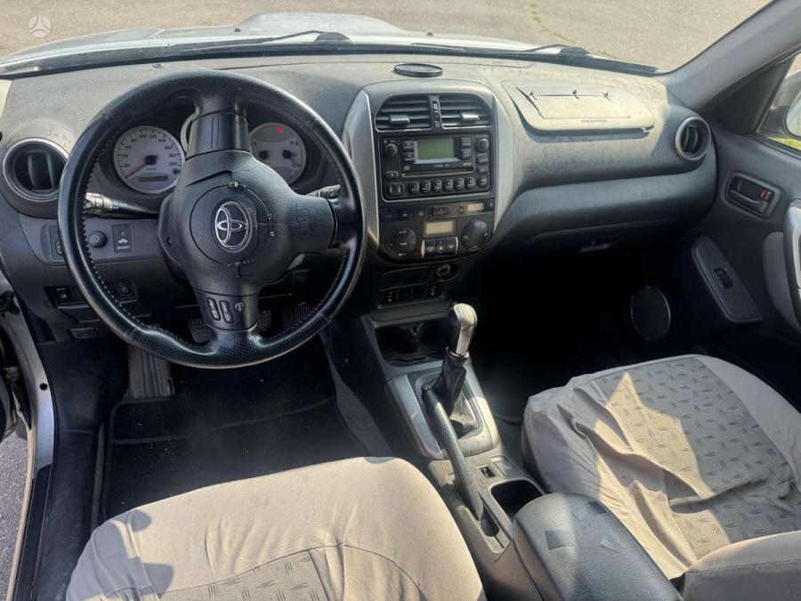 Pelēks Toyota RAV4 2006 Rīga, ar dzinēja tilpumu 2.00 L un nobraukumu 248 tūkst. km par 1690 €, foto 9 vietnē AUTOMOTO.COM.LV