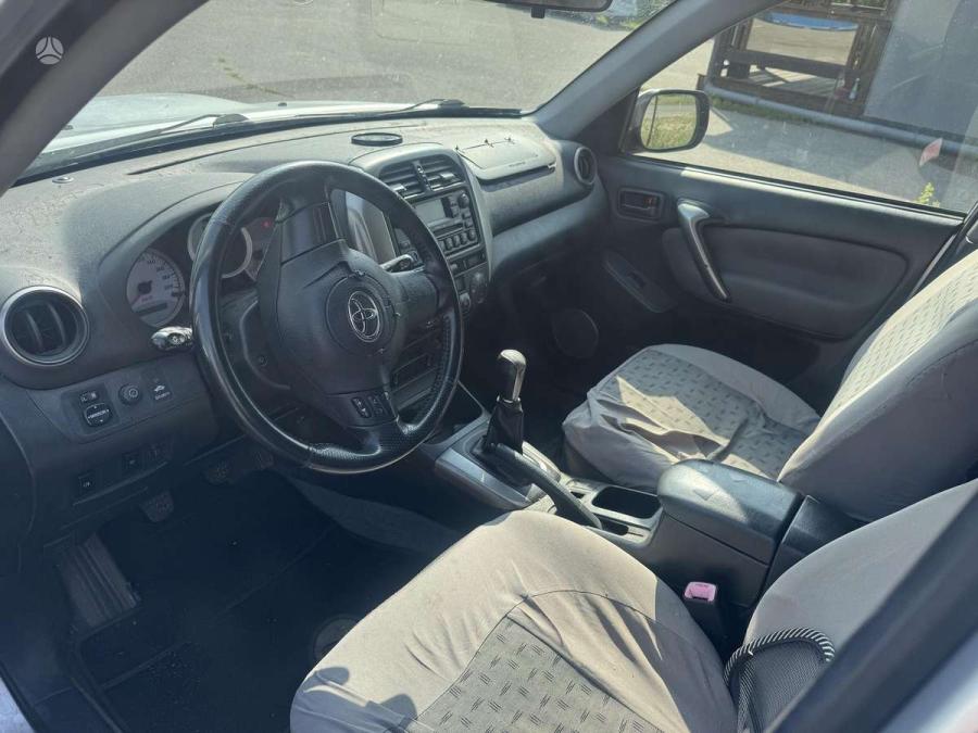 Pelēks Toyota RAV4 2006 Rīga, ar dzinēja tilpumu 2.00 L un nobraukumu 248 tūkst. km par 1690 €, foto 10 vietnē AUTOMOTO.COM.LV