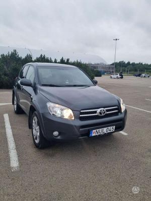 Grey Toyota RAV4 2006 in Siauliai, with an engine capacity of 2.23 L and mileage of 313 thousand km for 4150 €, photo 3 on AUTOMOTO.COM.LV