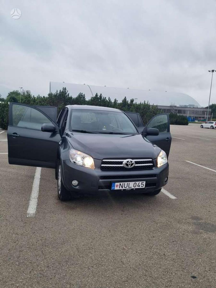 Grey Toyota RAV4 2006 in Siauliai, with an engine capacity of 2.23 L and mileage of 313 thousand km for 4150 €, photo 7 on AUTOMOTO.COM.LV