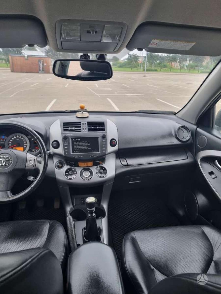 Grey Toyota RAV4 2006 in Siauliai, with an engine capacity of 2.23 L and mileage of 313 thousand km for 4150 €, photo 8 on AUTOMOTO.COM.LV