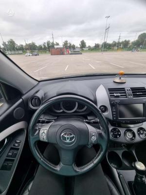 Grey Toyota RAV4 2006 in Siauliai, with an engine capacity of 2.23 L and mileage of 313 thousand km for 4150 €, photo 12 on AUTOMOTO.COM.LV
