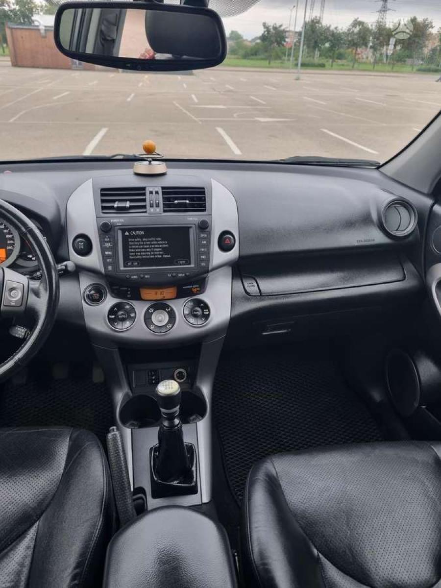 Grey Toyota RAV4 2006 in Siauliai, with an engine capacity of 2.23 L and mileage of 313 thousand km for 4150 €, photo 13 on AUTOMOTO.COM.LV