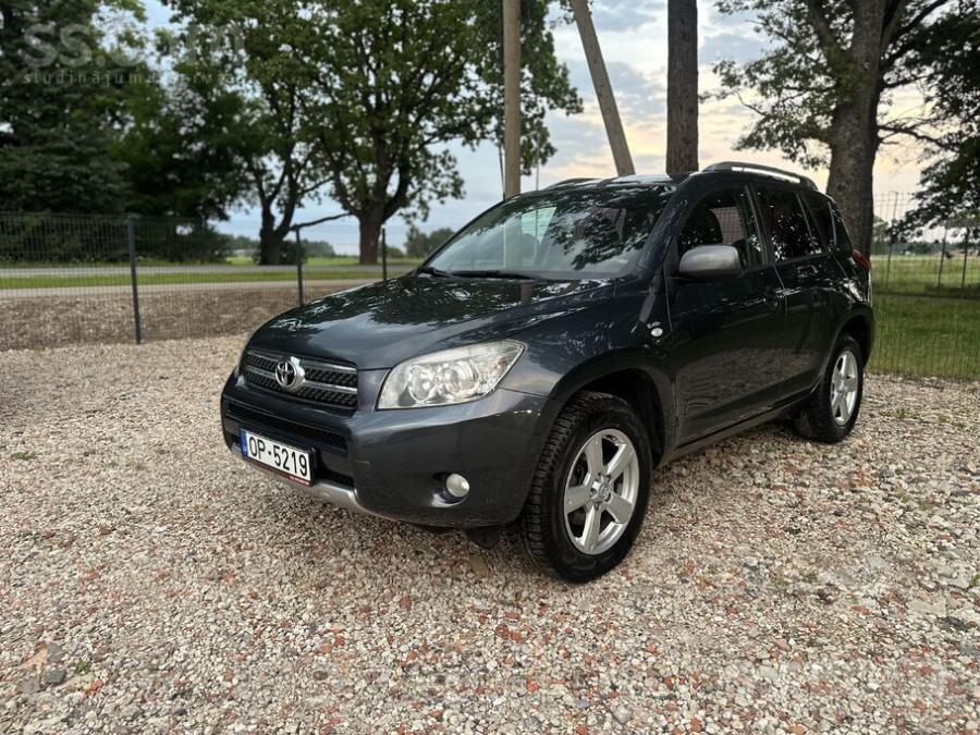 Pelēks Toyota RAV4 2006 Cēsis, ar dzinēja tilpumu 2.20 L un nobraukumu 0 tūkst. km par 6500 €, foto 1 vietnē AUTOMOTO.COM.LV