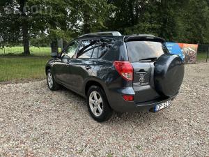 Pelēks Toyota RAV4 2006 Cēsis, ar dzinēja tilpumu 2.20 L un nobraukumu 0 tūkst. km par 6500 €, foto 4 vietnē AUTOMOTO.COM.LV