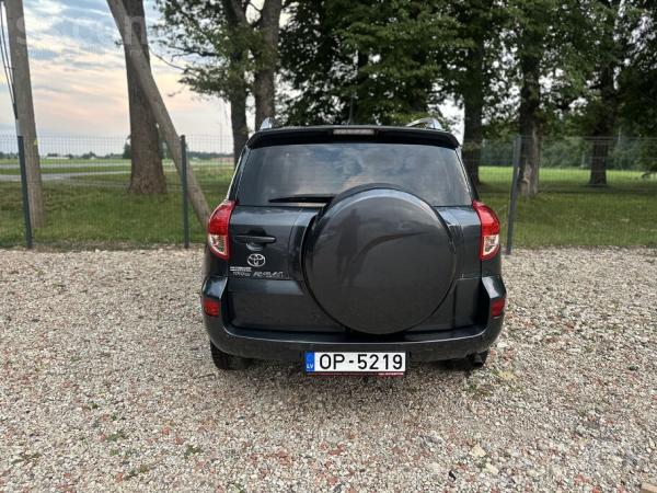 Pelēks Toyota RAV4 2006 Cēsis, ar dzinēja tilpumu 2.20 L un nobraukumu 0 tūkst. km par 6500 €, foto 4 vietnē AUTOMOTO.COM.LV
