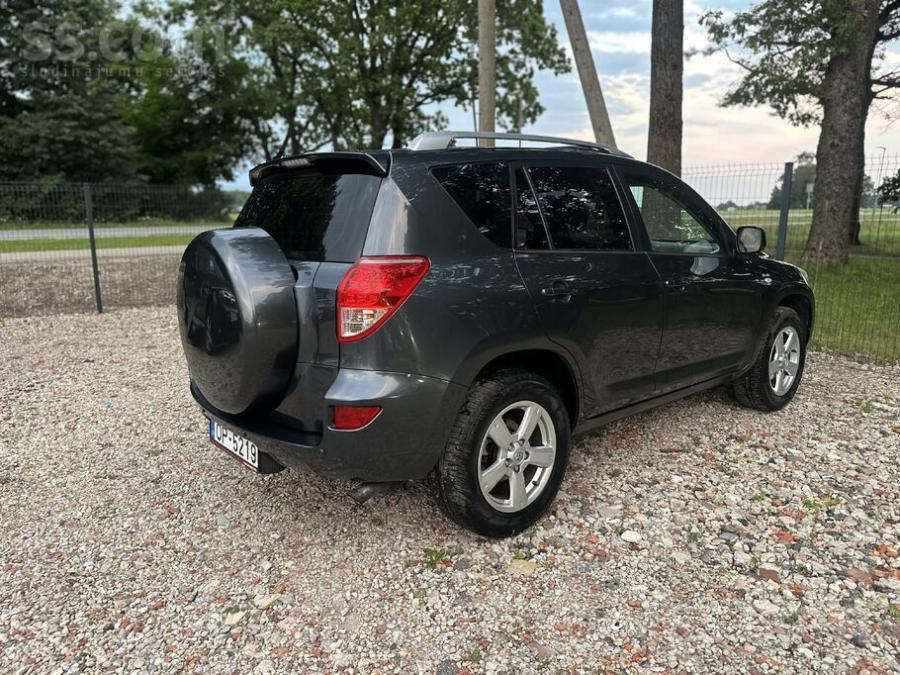 Pelēks Toyota RAV4 2006 Cēsis, ar dzinēja tilpumu 2.20 L un nobraukumu 0 tūkst. km par 6500 €, foto 6 vietnē AUTOMOTO.COM.LV