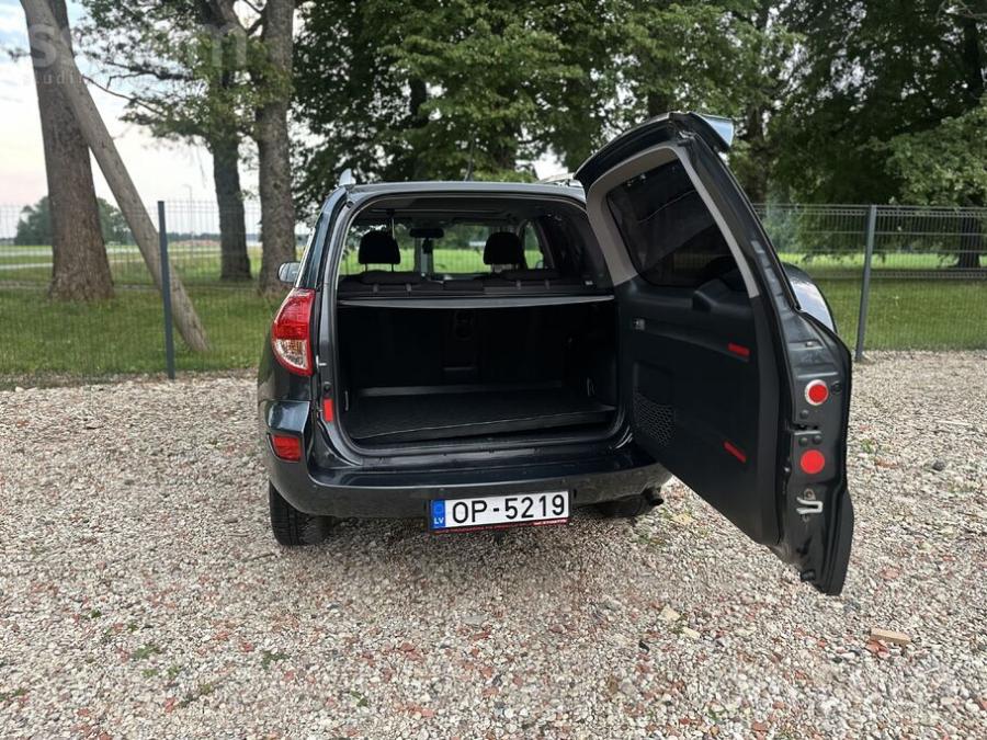 Pelēks Toyota RAV4 2006 Cēsis, ar dzinēja tilpumu 2.20 L un nobraukumu 0 tūkst. km par 6500 €, foto 10 vietnē AUTOMOTO.COM.LV