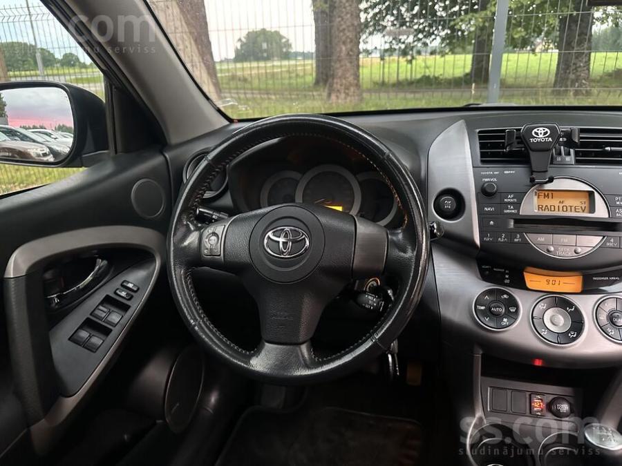 Pelēks Toyota RAV4 2006 Cēsis, ar dzinēja tilpumu 2.20 L un nobraukumu 0 tūkst. km par 6500 €, foto 11 vietnē AUTOMOTO.COM.LV