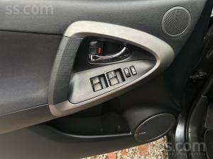 Pelēks Toyota RAV4 2006 Cēsis, ar dzinēja tilpumu 2.20 L un nobraukumu 0 tūkst. km par 6500 €, foto 15 vietnē AUTOMOTO.COM.LV