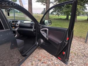 Pelēks Toyota RAV4 2006 Cēsis, ar dzinēja tilpumu 2.20 L un nobraukumu 0 tūkst. km par 6500 €, foto 16 vietnē AUTOMOTO.COM.LV