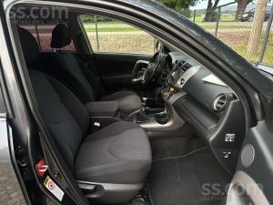 Pelēks Toyota RAV4 2006 Cēsis, ar dzinēja tilpumu 2.20 L un nobraukumu 0 tūkst. km par 6500 €, foto 17 vietnē AUTOMOTO.COM.LV