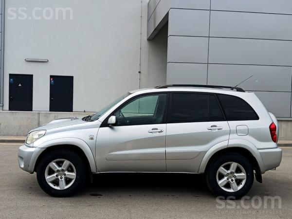 Pelēks Toyota RAV4 2006 Rīga, ar dzinēja tilpumu 2.00 L un nobraukumu 0 tūkst. km par 2290 €, foto 2 vietnē AUTOMOTO.COM.LV
