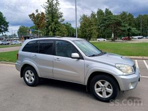 Pelēks Toyota RAV4 2006 Rīga, ar dzinēja tilpumu 2.00 L un nobraukumu 0 tūkst. km par 2290 €, foto 7 vietnē AUTOMOTO.COM.LV