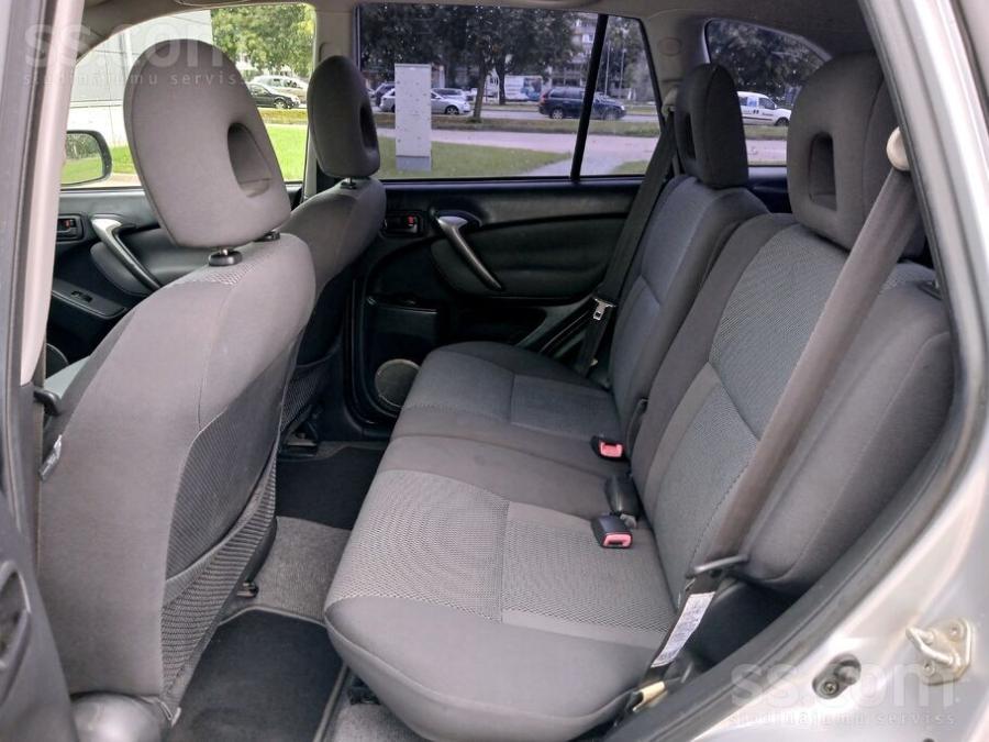 Pelēks Toyota RAV4 2006 Rīga, ar dzinēja tilpumu 2.00 L un nobraukumu 0 tūkst. km par 2290 €, foto 8 vietnē AUTOMOTO.COM.LV